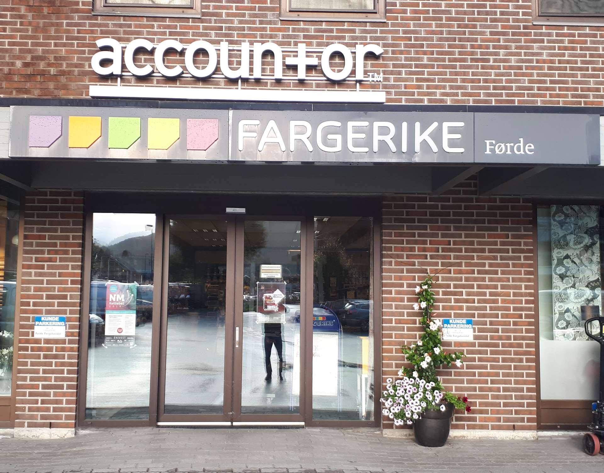 Fargehandel - Førde - Malingsbutikk | Fargerike